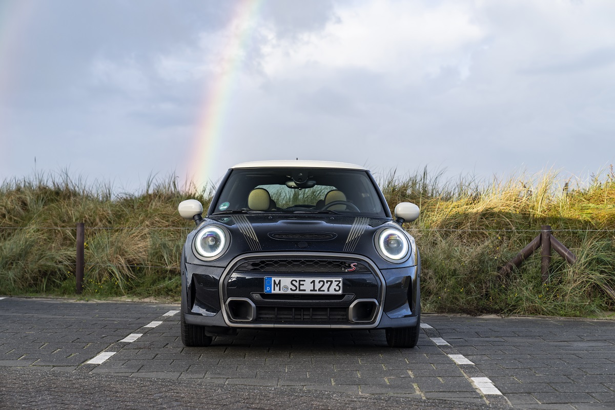Presentan el MINI Cooper S Resolute Edition Enigmatic Black ...